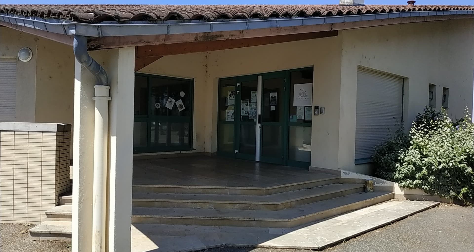 Centre Social P le Pyramide Saint Denis L s Bourg Centre Social P le Pyramide Saint Denis L s Bourg